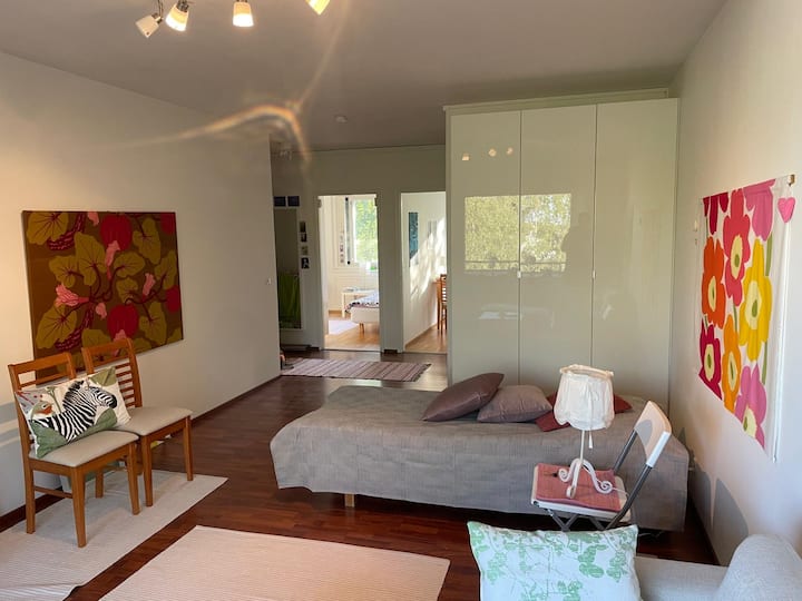 Valoisa Kaksio Puistomaisemilla - Tampere