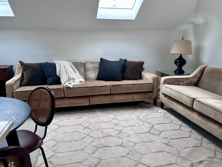 Ultra Spacious En-suite King, Workspace | Surbiton - Surbiton
