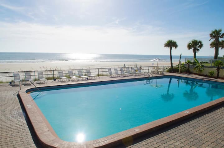 Oceanview 2 Studios Adjoining W/pool, Kitchenettes - Daytona Beach, FL