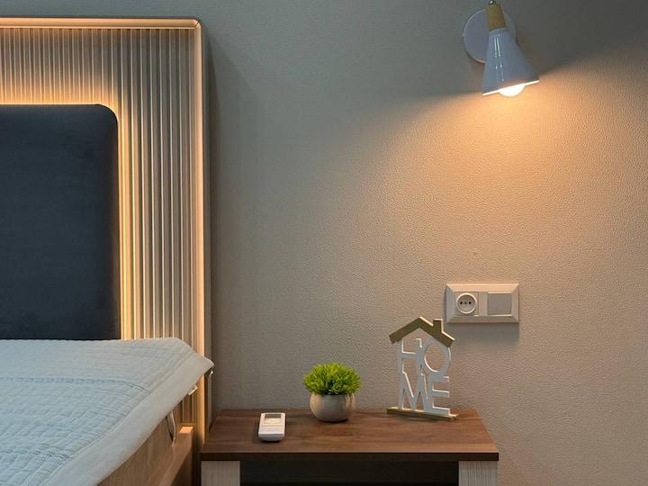 Leonardo Apt With A Sunset View - Bishkek