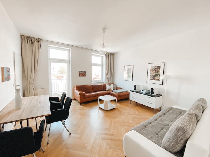 Helle Altbauwohnung Mit Balkon Nahe Akh - Wenen