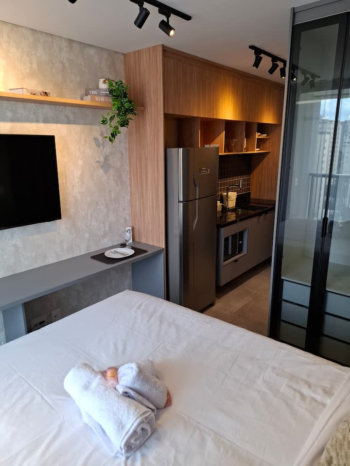 Studio Novo, Completo, Seguro E Bem Localizado. - Brazil