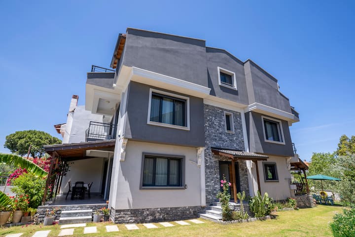 Urla'da Plaja 1 Dakika Mesafede! - Urla