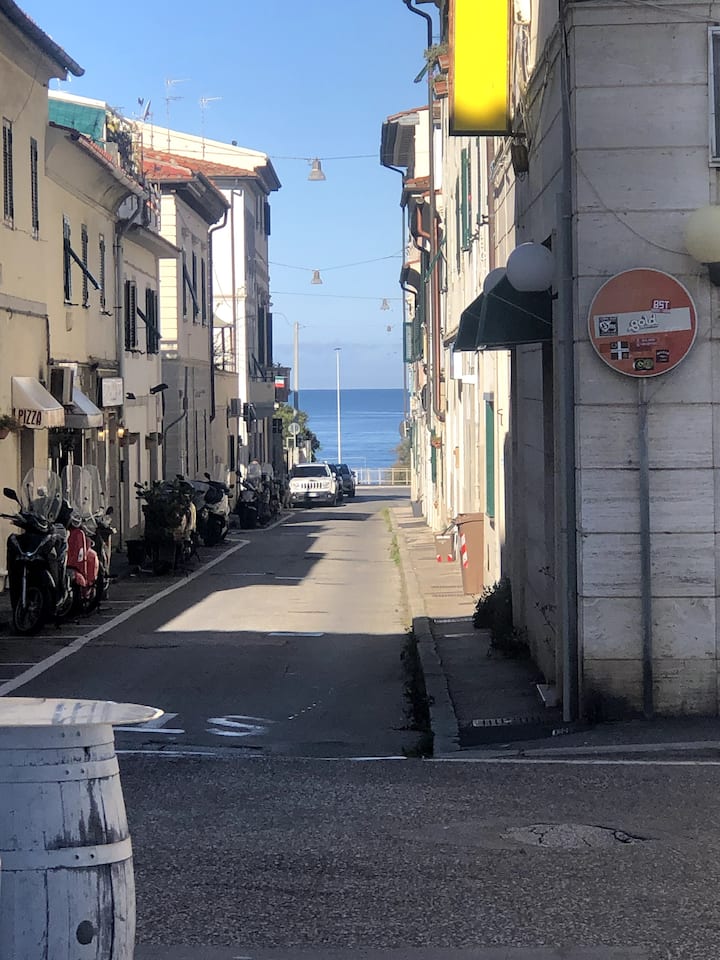 Close To The Sea With Private Parking - Livorno