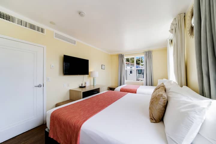 At Mine - South Of Fifth Double Beds - Miami Beach, FL