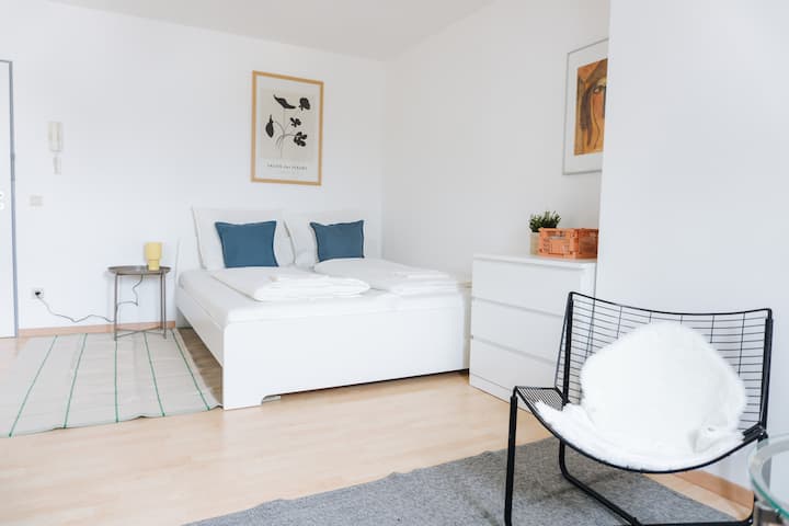 Raum Life – Urbanes Refugium Mit Parkplatz - Straubing