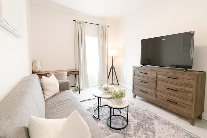 Modern Zephyrhills Stay | Pet Friendly - Zephyrhills, FL