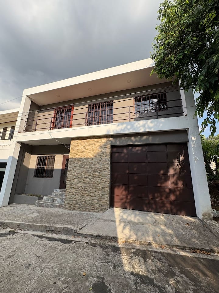 Moderno Y Acogedor Apartamento - Santa Ana