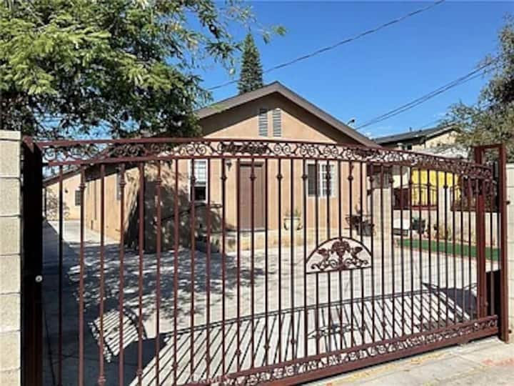 Sofi/intuit Honeycomb Hideout - Gardena, CA