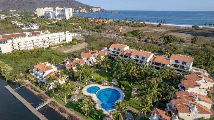Hermosa Villa En Club De Golf - Zihuatanejo