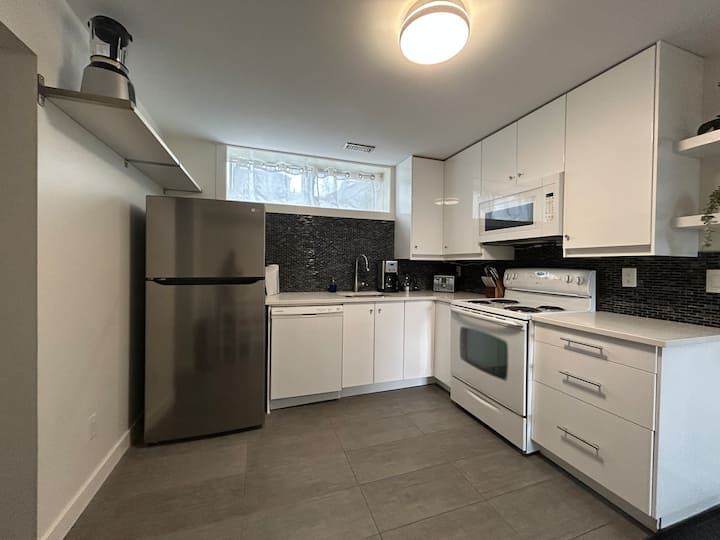 Cozy And Central Guest Suite - Kamloops