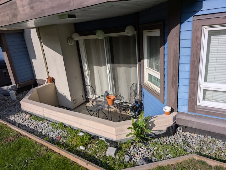 New Quadra Village Condo - Victoria