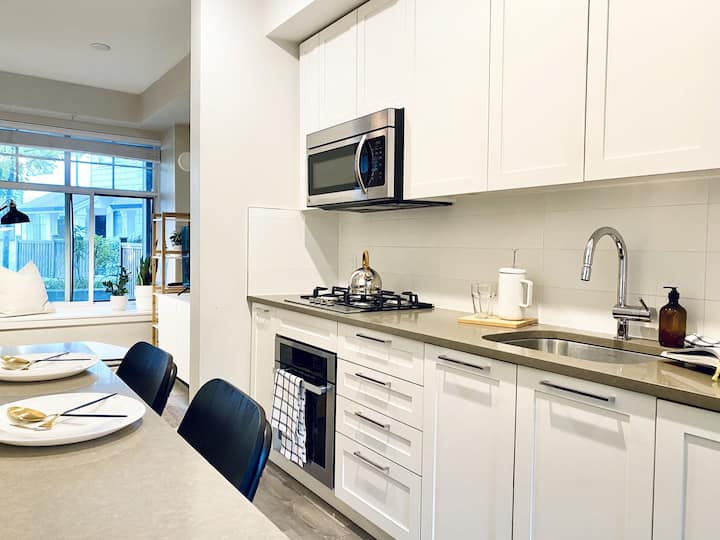 Sperling Studio: Central Burnaby - 本那比