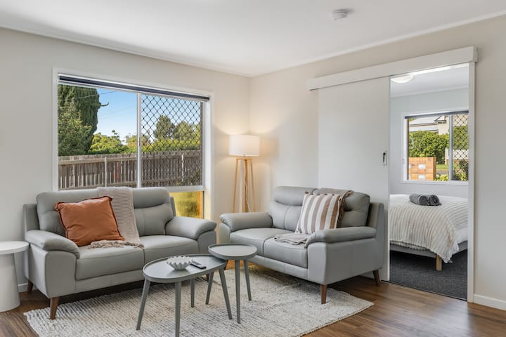 Modern Comfort In Quiet Neighbourhood! - Toowoomba