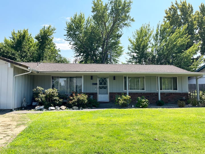 Entire Medford Home - Medford, OR