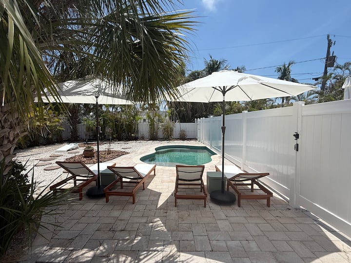 Coconut Cottage~private Heated Pool~block To Shops - Anna María, FL