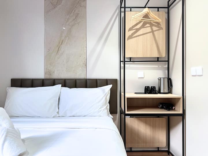 Nest Hotel: Deluxe Queen Room, 3 Mins Walk To Mrt - Singapore