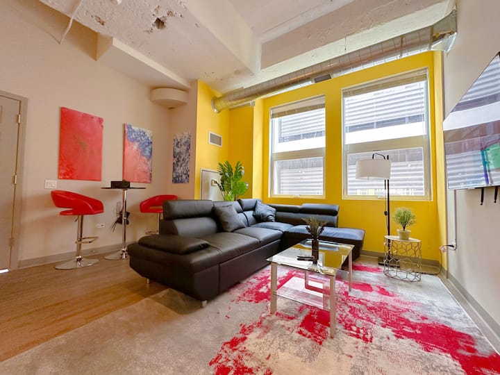 Mccormick 2br King Suite W/ Parking & Gym Sleeps 6 - Chicago, IL