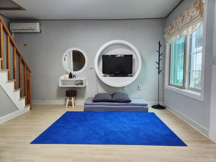 쉼,1(복층)펜션전용계곡과평상,편백나무찜질방 무료.계곡까지10초.발목부터가슴까지다양한수위 - 가평군