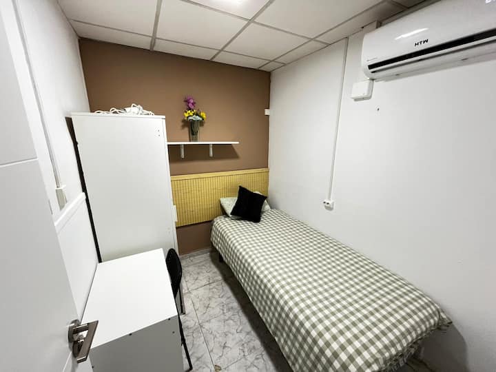 The Room For One Person Hb3 - 巴塞隆拿