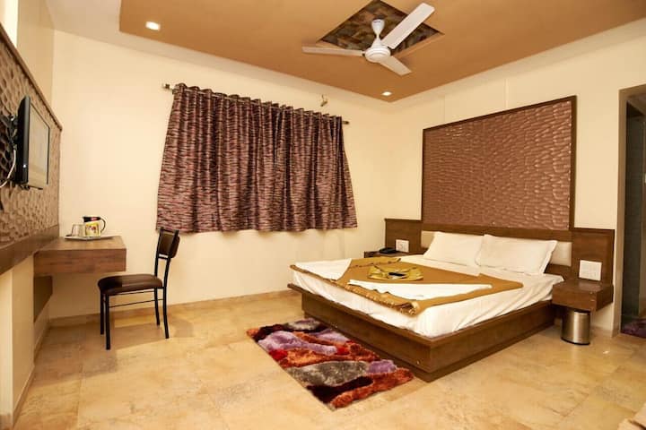 Hotel Sai Suraj Park Superior Double Bed Non A/c - Shirdi