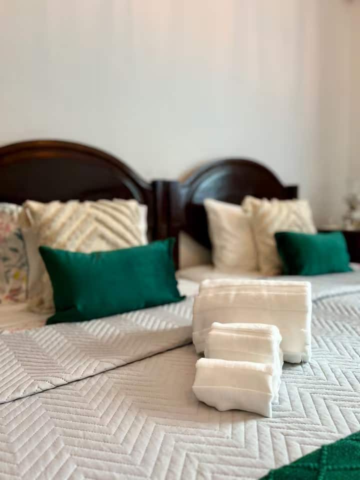 Room In A Guest House, Albufeira - Albufeira