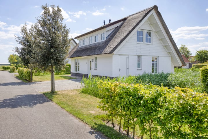 Tapuit Family Royal - Lisse