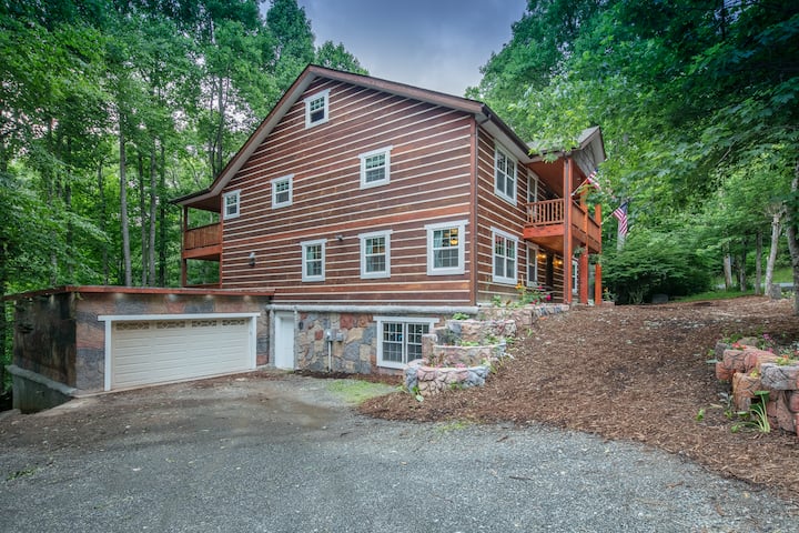 Log Cabin Castle - Boone
