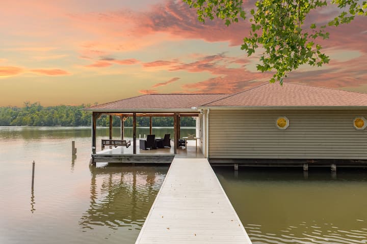 Lakeside Oasis: Unwind Here! - Lake Anna, VA