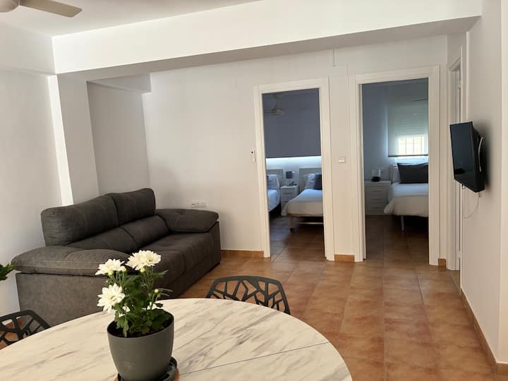 Bajo Con 2 Dorm, Amplia Terraza Y Parking Gratuito - Peniscola