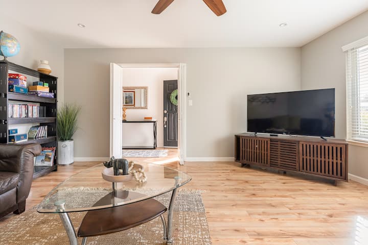 Contemporary California Living Ne Fresno - Fresno, CA