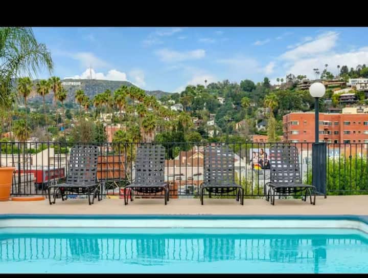 2br Hollywood Apt W/ Rooftop Pool & Stunning Views - Santa Clarita, CA