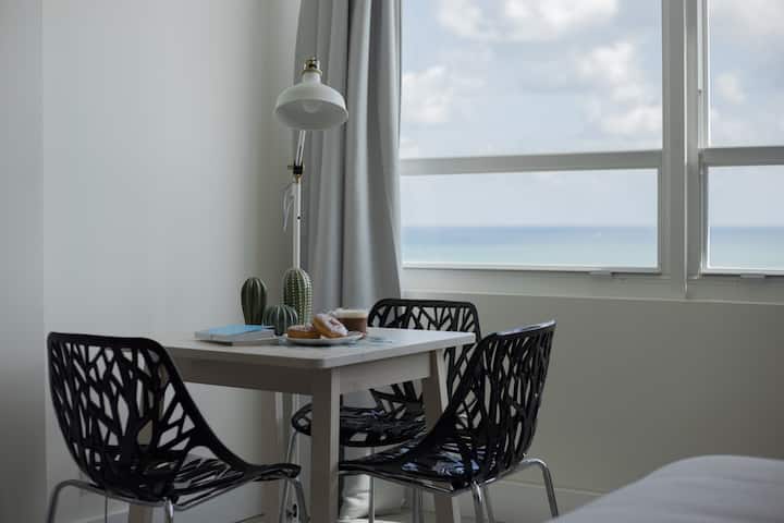 1626:kitchen • Parking • Sleeps4 - Miami Beach, FL