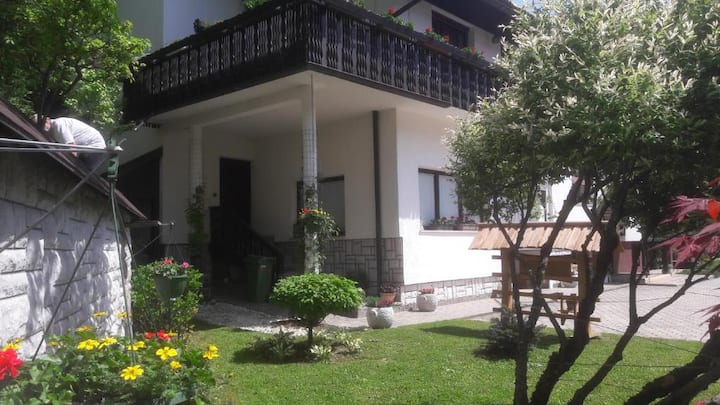 Kirhouse - Apartment With Mountain View - Bled
