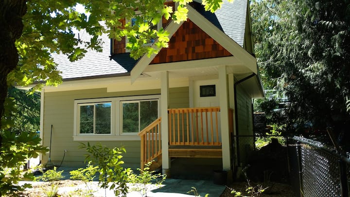 Ardmore Cottage - Saanich Peninsula