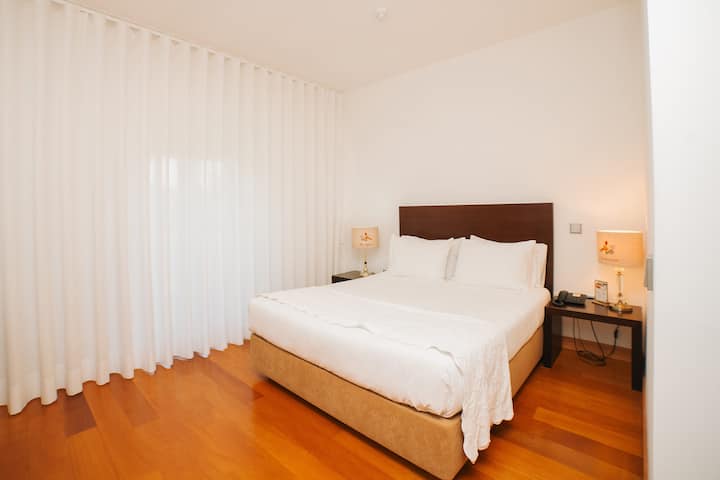 Eirado Hotel 301 - Quarto Duplo Frente C/ Chuveiro - Pico