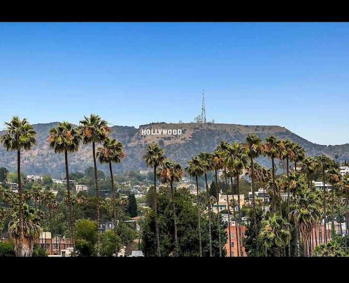 Snazzy  2bed Apt W/rooftop Pool & Hollywood Views - Santa Clarita, CA