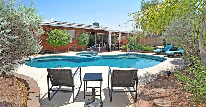 Uofa Area: Desert Pool Oasis - Tucson, AZ