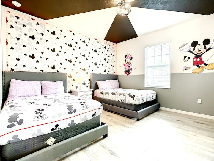 Mickey Bedroom For 4 | House Kitchen & Pool Access - Verenigde Staten
