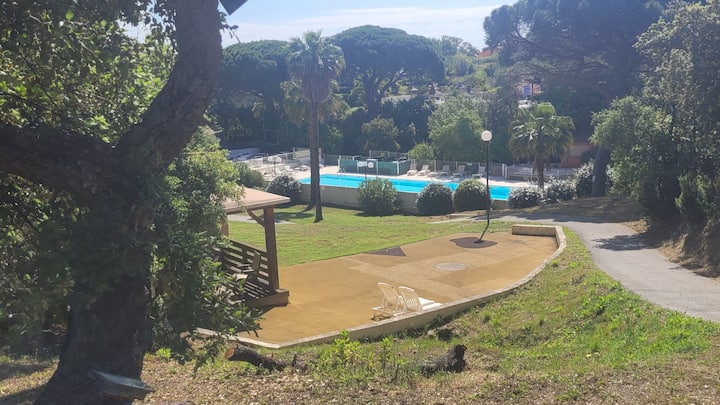 Charmant Bastidon Dans Domaine - Fréjus