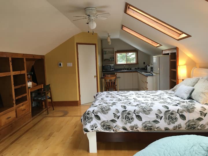 The Loft Getaway - Saint John's