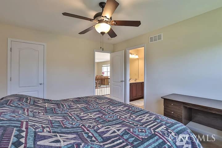 Homely Room In A Beautiful House (N) - West Chester Township, OH