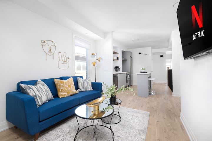 Ossington Oasis: Modern Family Retreat - Toronto