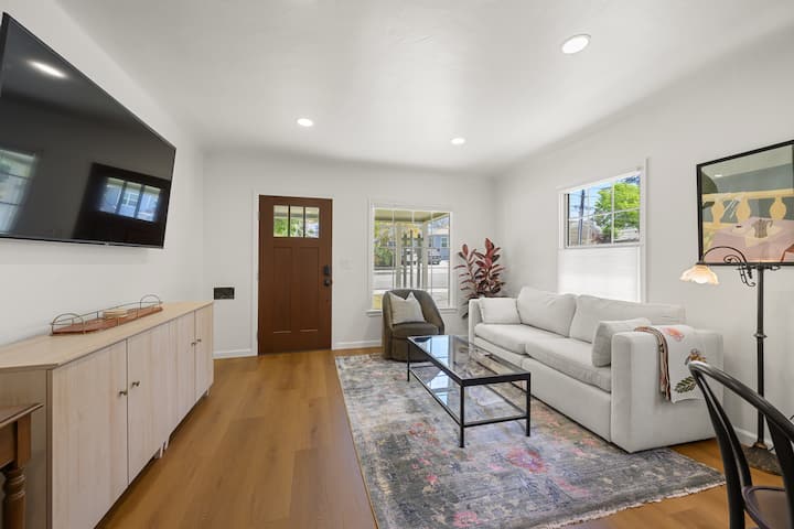 Walk To Downtown Slo-2bed/2bath: Buzzing Bungalow - San Luis Obispo, CA