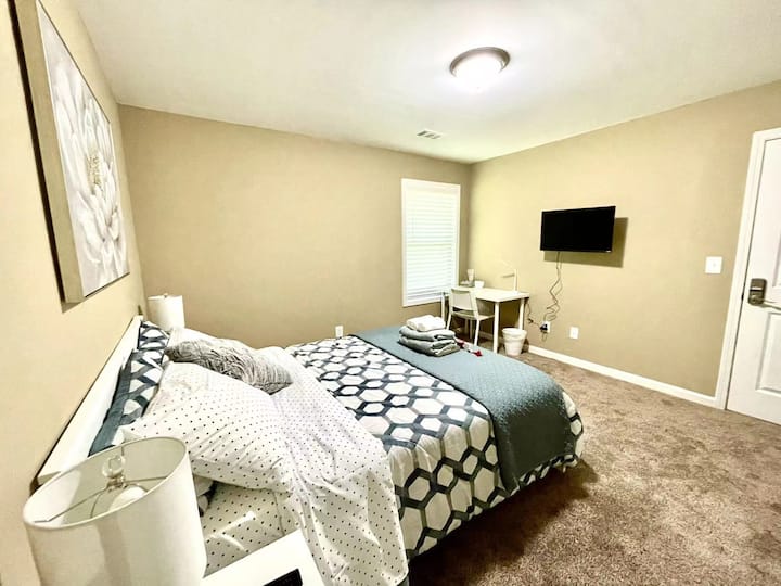 Nest Blue Room - Gainesville, GA