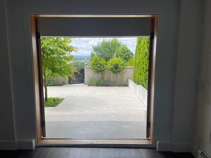1br + Office Suite W/ Views & Patio - Burnaby