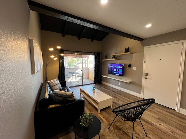 Bays Suite. 1b/1b Entire Condo! - 