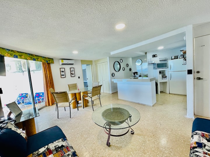 Chic Beach Condo In The Heart Of Acapulco - Acapulco