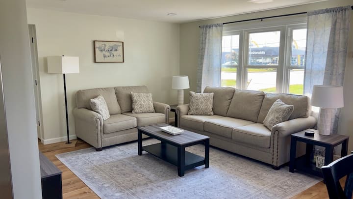 Charming Home 5 Min From Stadium - Hamburg, NY