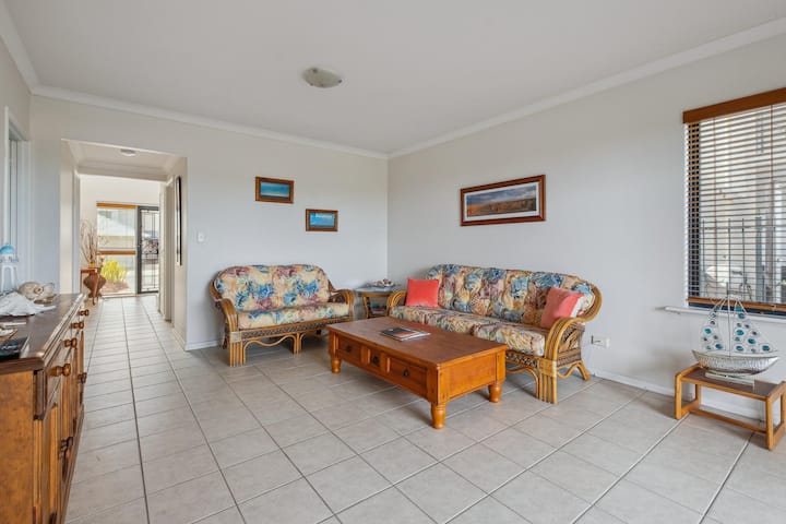 Living On The Ledge, Ocean Front - Lancelin